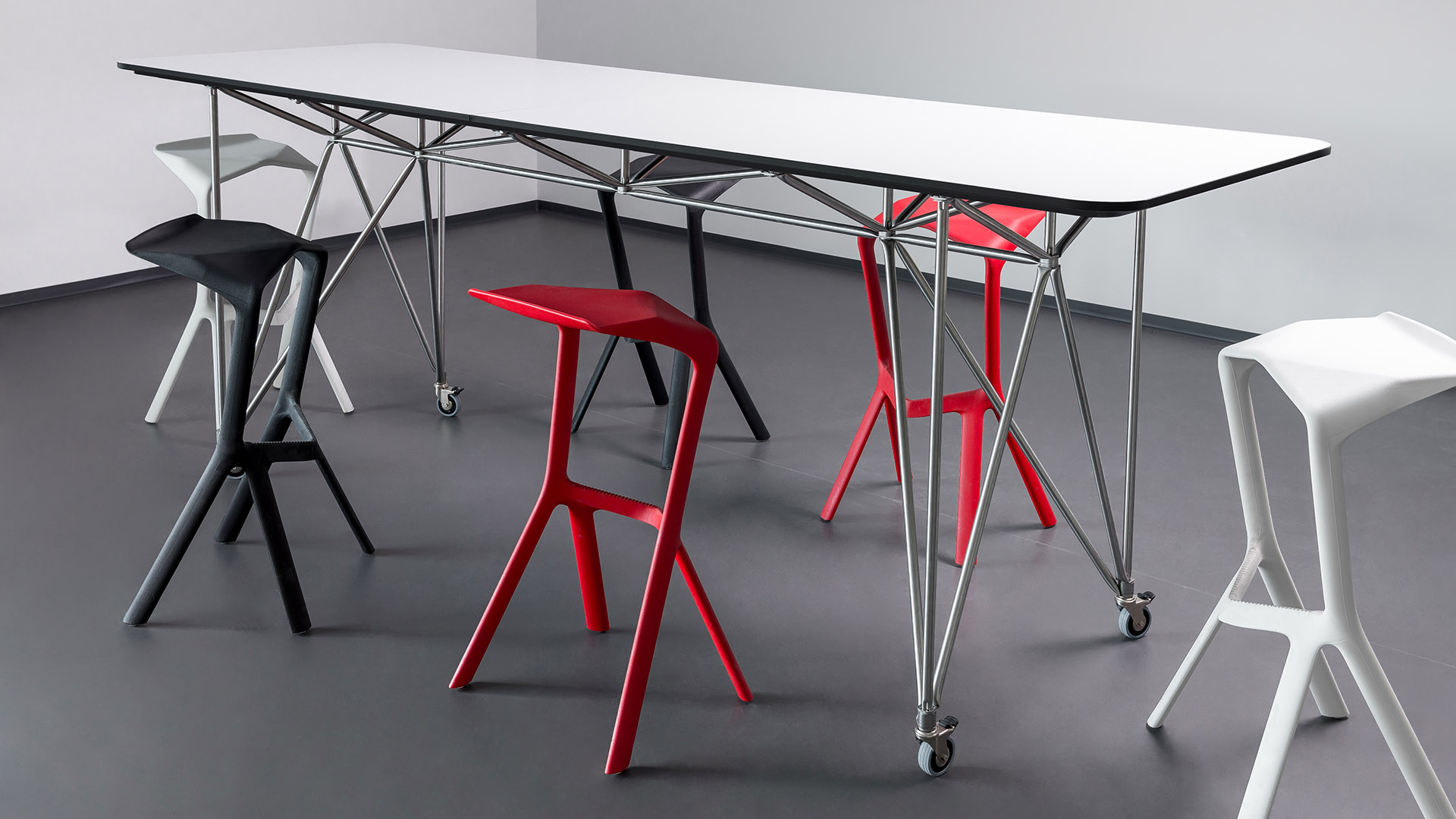 High Desks – individuelle Stehtische auf Rollen von System 180